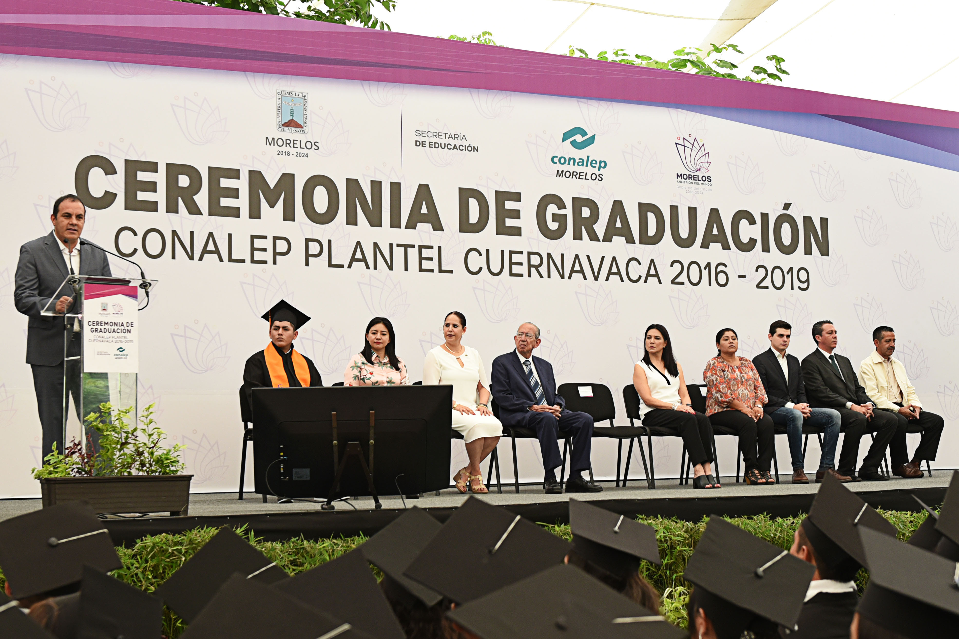Acude Cuauhtémoc Blanco a la ceremonia de graduación de Conalep ...