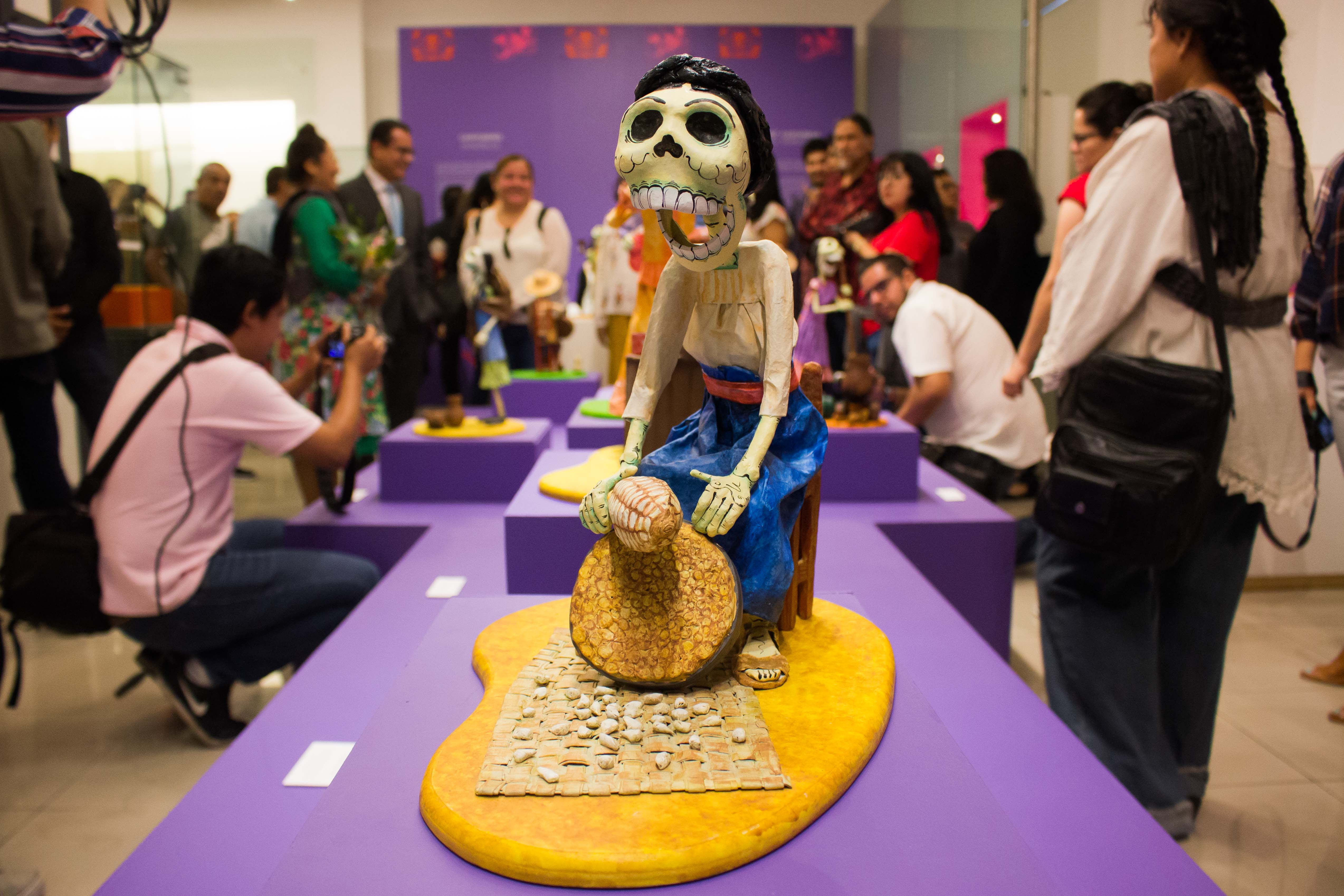 Inauguran exposición “La otra vida en Tamoanchán”, obra en cartonería ...