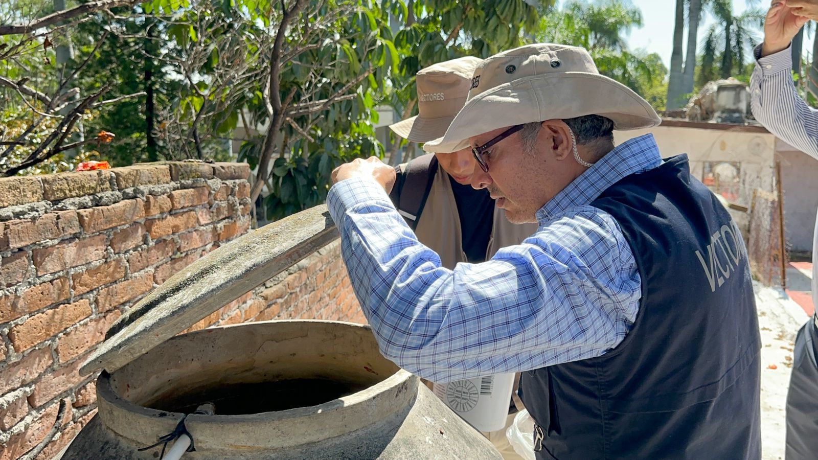 Mantiene Héctor Barón acciones de eliminación de mosquitos en ...